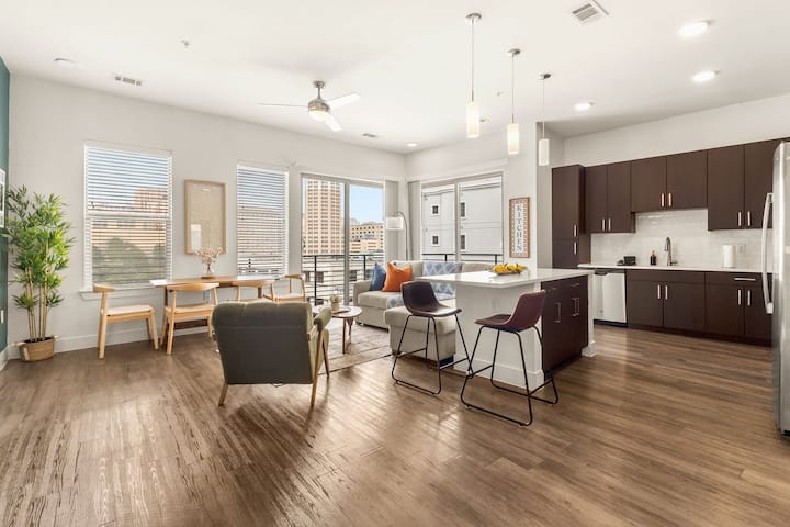 Central Flat: Pool|free Parking|walk To Riverwalk - Alta Vista - San Antonio