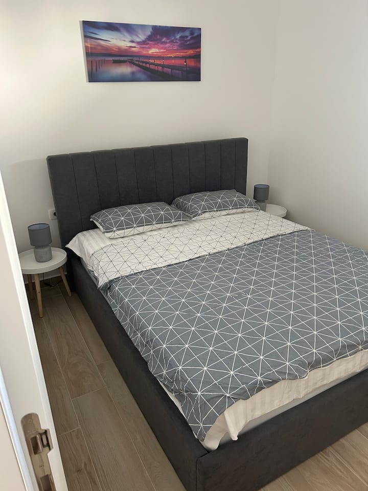 2 Bedroom Apt. With Pool. 10 Minute Walk To Sea. - 몬테네그로