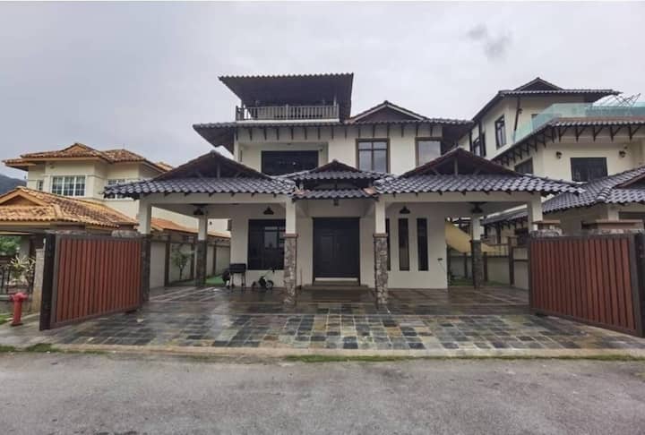 Grand Pinewood Villa |7br, 21 Pax | Templer Park - Serendah