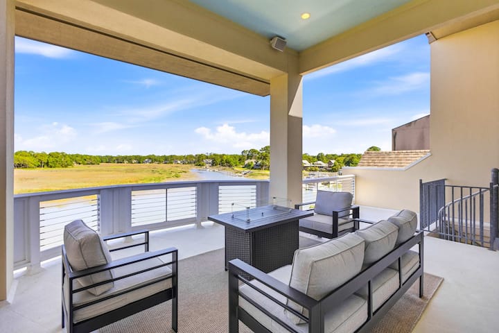 Waterfront Escape At Braddock Cove - Hilton Head Island, SC