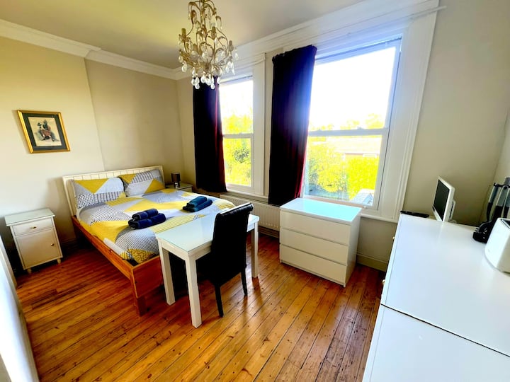Studio Apartment (Double) In Sutton, South London - Epsom
