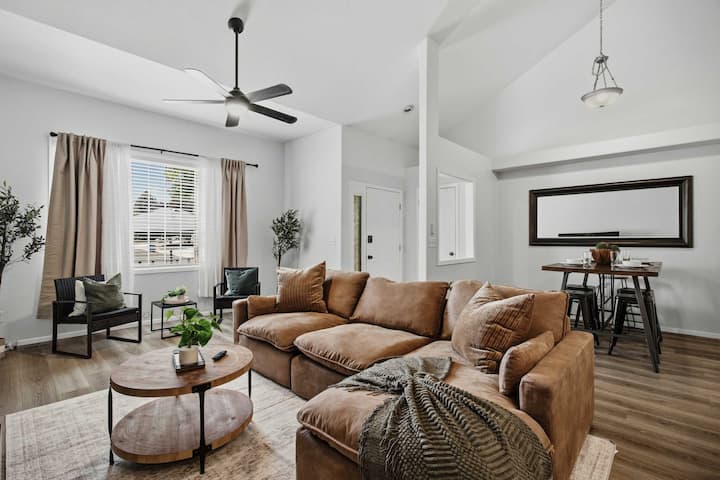 Modern Organic Townie | King Bed & Jacuzzi Tub - Fort Collins, CO