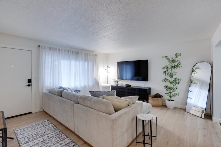 Remodeled 2br Near Washington Square | King Bed - Beaverton, OR