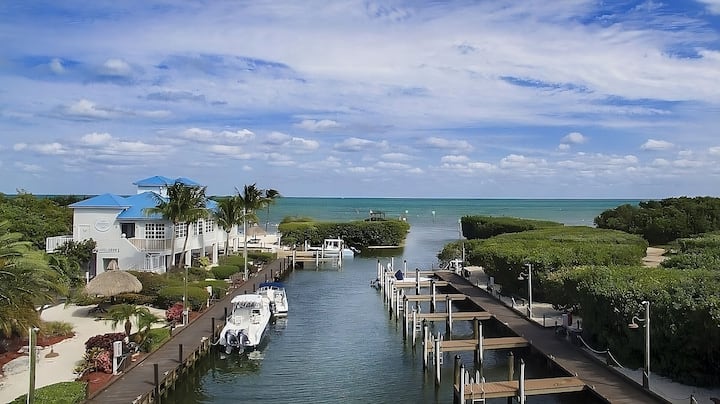 Beach Retreat! Pool, Spa, Tennis & Parking! - Tavernier, FL