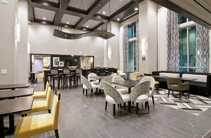 Stylish 3 Separate Hotel Suites W/ Breakfast - Bellevue, WA