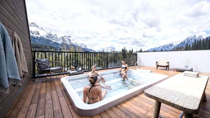 Modern Alpine 1 Bedroom, Rooftop Hot Tub, Sleeps 4 - Canmore