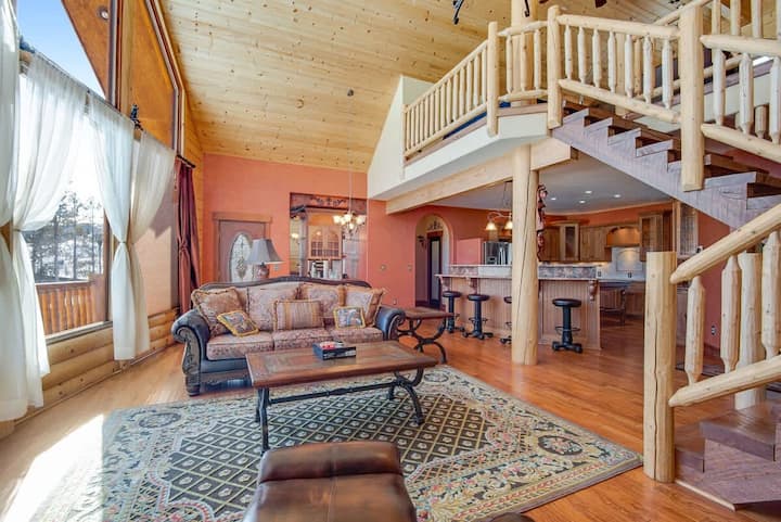 Luxe Granby Cabin | Mountain Views + Hot Tub Bliss - Grand Lake, CO