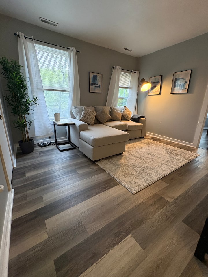 Cozy Private Room Near Yale & Downtown New Haven - New Haven, CT