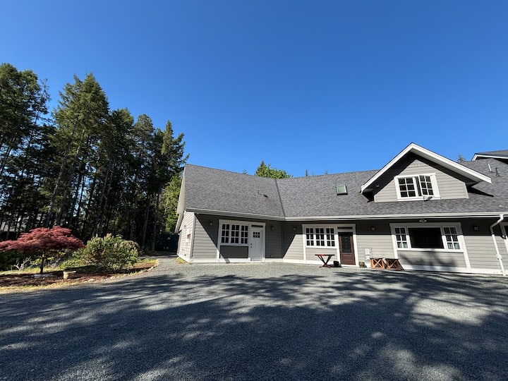 Private Forest Retreat Near River & Town - Parksville