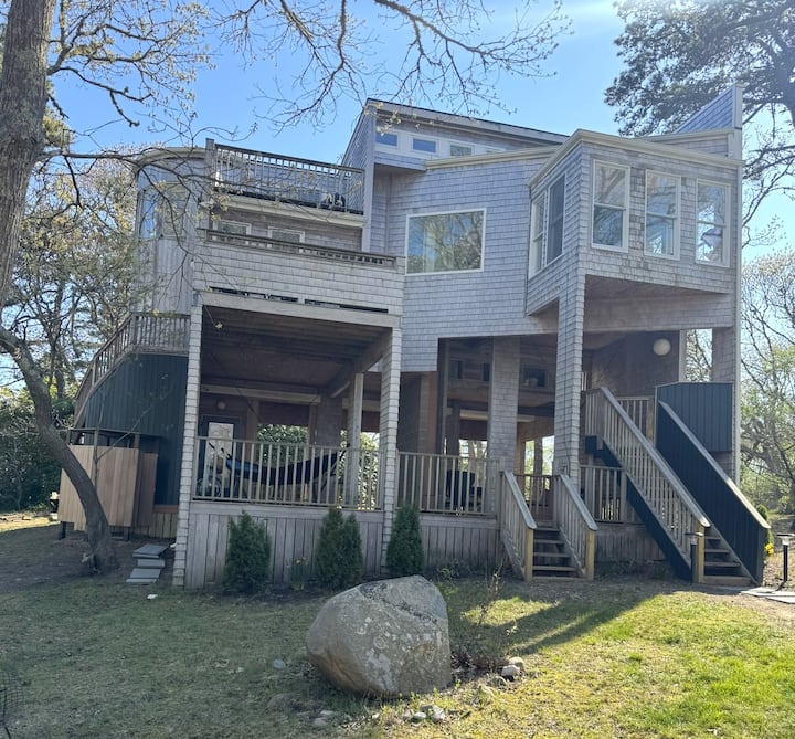 Highbranch Mv: The Vineyard Treehouse | Near Pond - Martha's Vineyard, MA