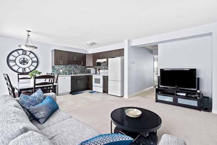 Renovated Niagara Falls Townhouse | Golf Views - Niagara Falls