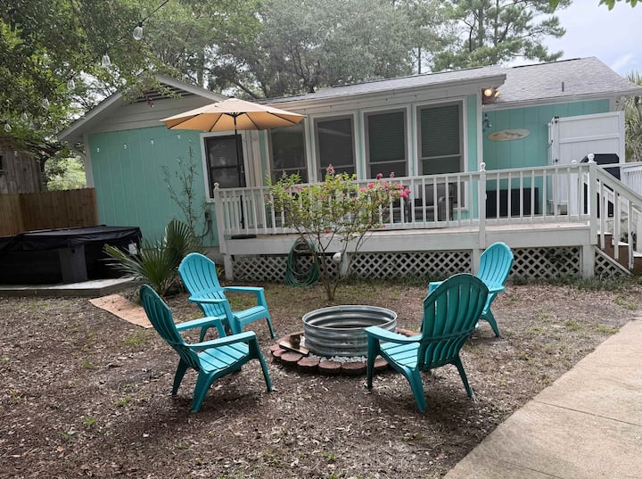 Firepit, Hot Tub & Salt Air  A Pet-friendly Escap - Oak Island, NC