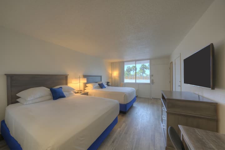 Family Beach Stay With Pools Near Pier | 4 Units - Fort Walton Beach, FL