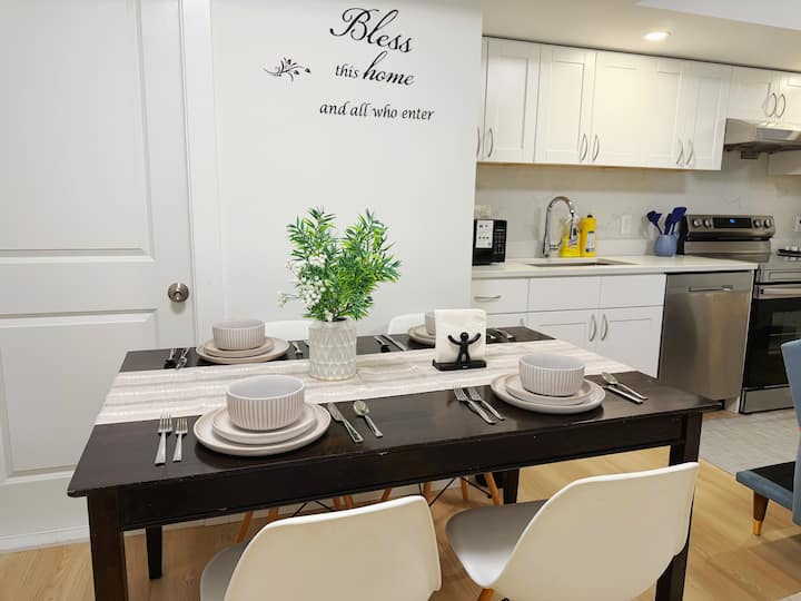 Self-contained 2 Bedrooms Suite. - Langley