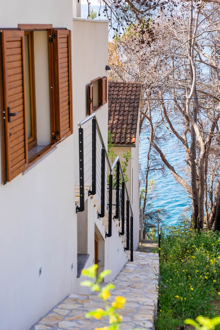 Villa Bonaca – Entire Private Beachfront Villa - Mimice