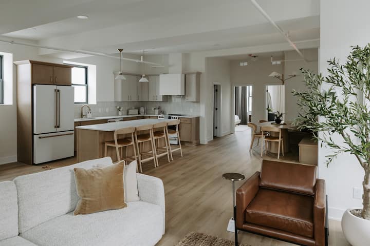 High Rize | 2br + Rooftop On Hopkins Mainstreet - Minnetonka, MN