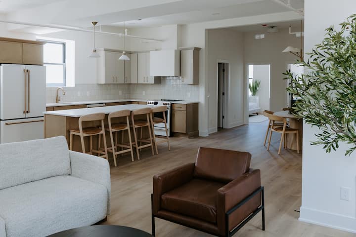 High Rize | 2br + Rooftop On Hopkins Mainstreet - Minnetonka, MN