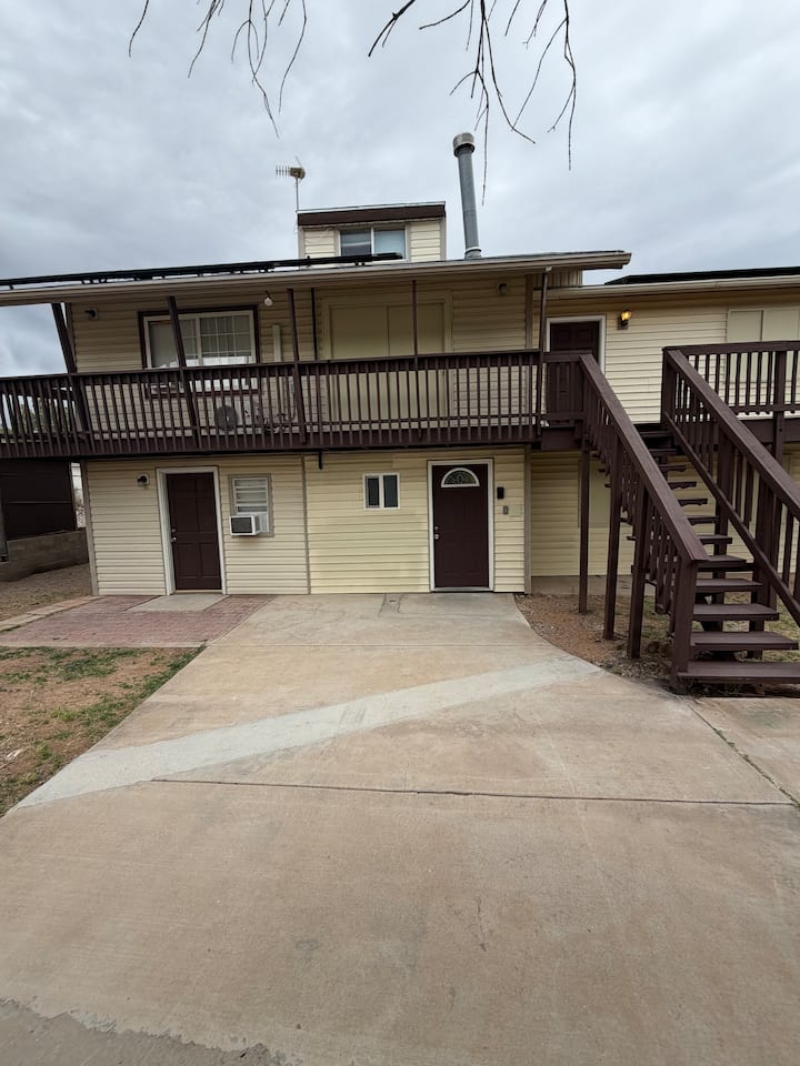 Sunset Mountain Bottom Floor Sleeps 14 People - Camp Verde, AZ