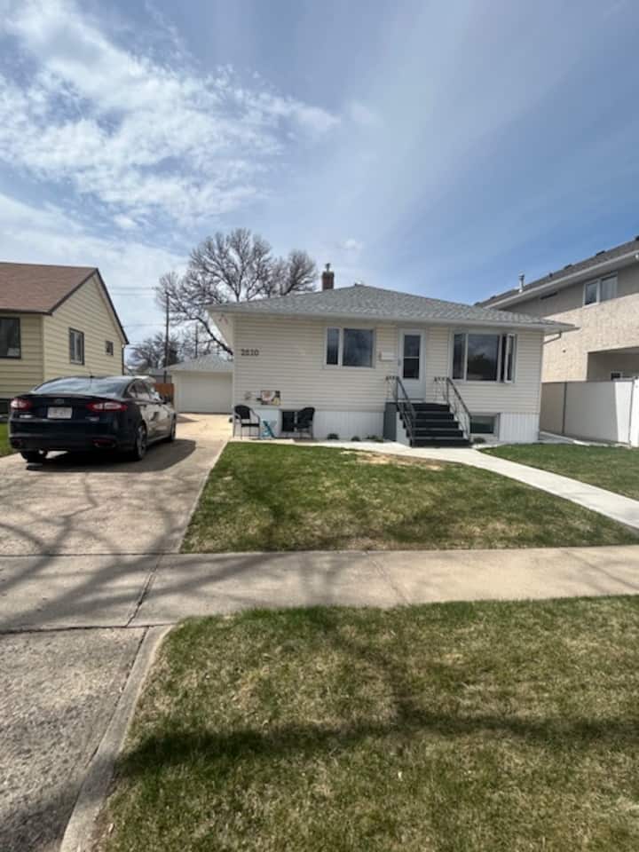 Entire Basement Suite On 15th Ave Se - Medicine Hat