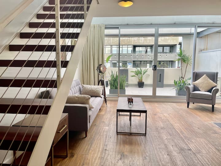 Stylish Warehouse Conversion Apartment. - Sydney
