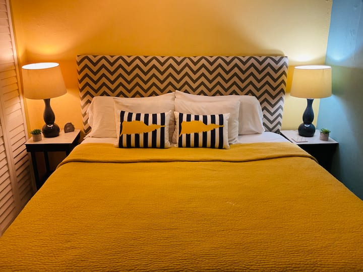 Zen Studio King Bed Downtown Christiansted - Christiansted