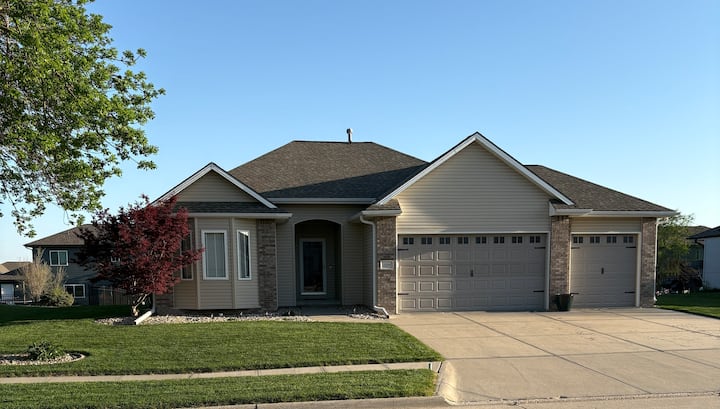 The Best Spot For The Cws And Henry Doorly Zoo! - Council Bluffs, IA