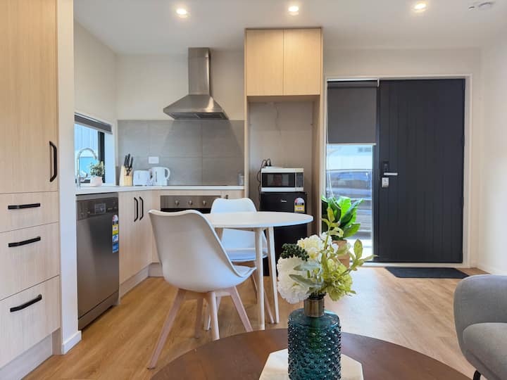 Te Kaha Stay | Sleeps 3 | - Christchurch