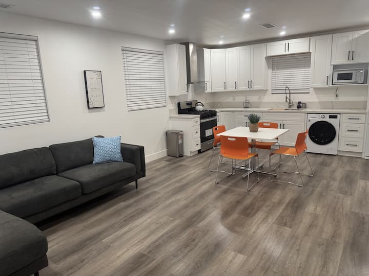 The Executive Pearl Suite - Downey, CA