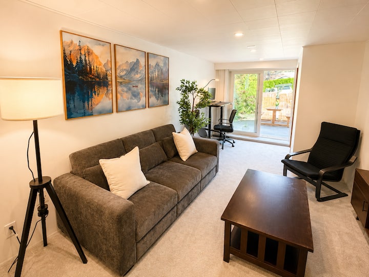Modern North Van Escape With 2br | Bbq | Workspace - West Vancouver