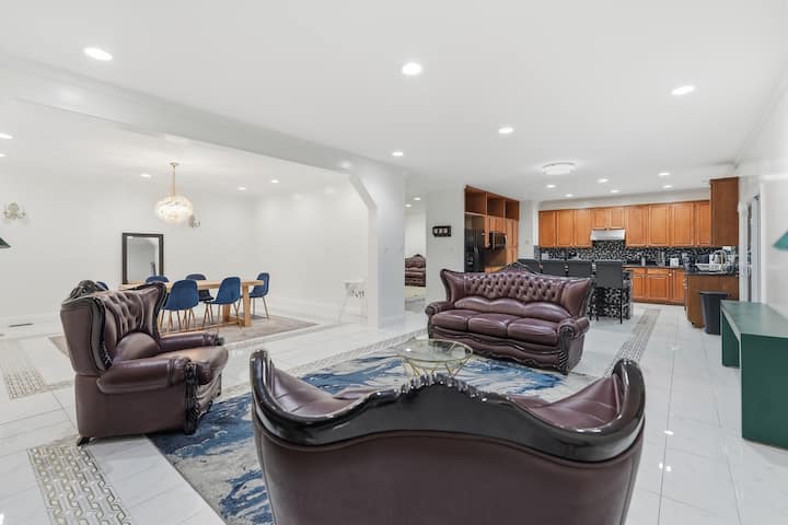 Spacious Modern Retreat / Game Room Near Baltimore - Essex, MD