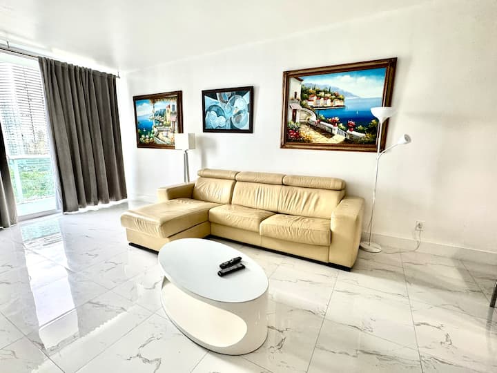 Stylish 2br Condo Near The Ocean - Sunny Isles Beach, FL