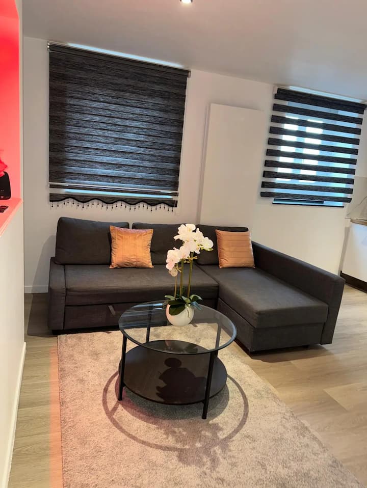 Cozy Chic 1br With Sofa Bed In Prime Location - Herstal