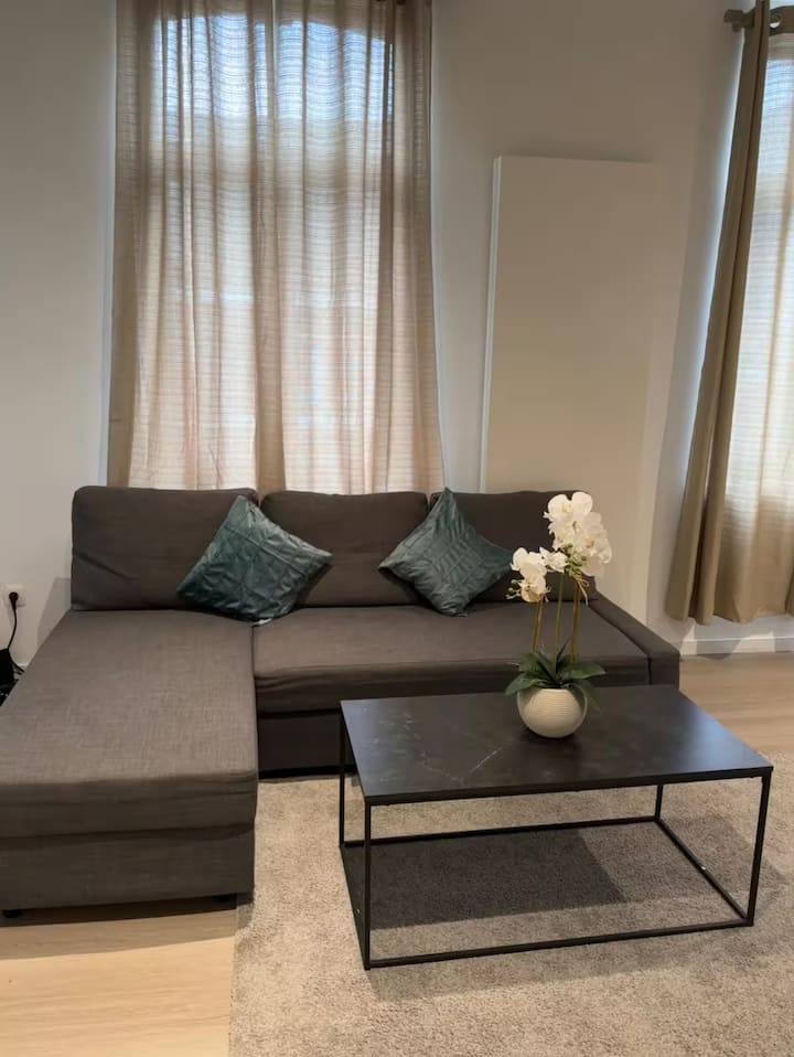 Premium 1br Stay With Contemporary Comfort & Style - Liège