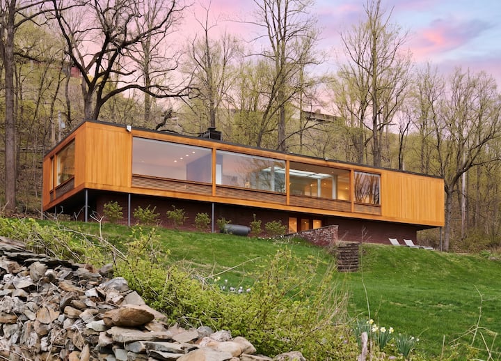 Philip Johnsons Wolfhouse - 1940s Landmark - Beacon, NY