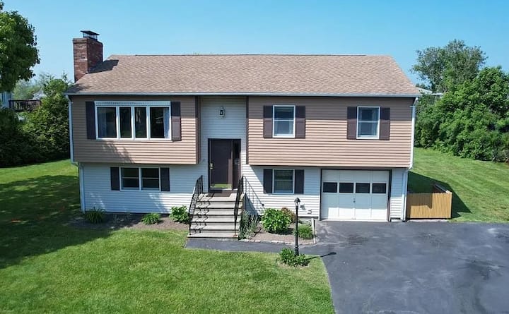 Beach Community - Short Walk - Beach-5 Bedroom - Narragansett, RI
