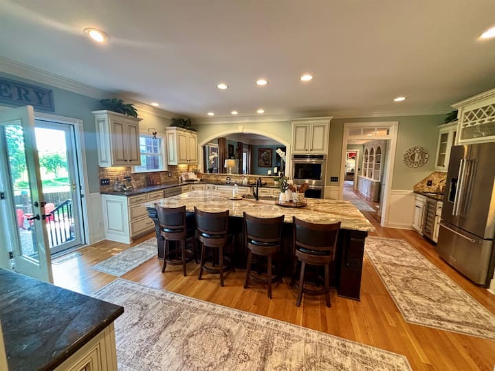 Luxury At Beckwith House - Mt. Juliet, TN