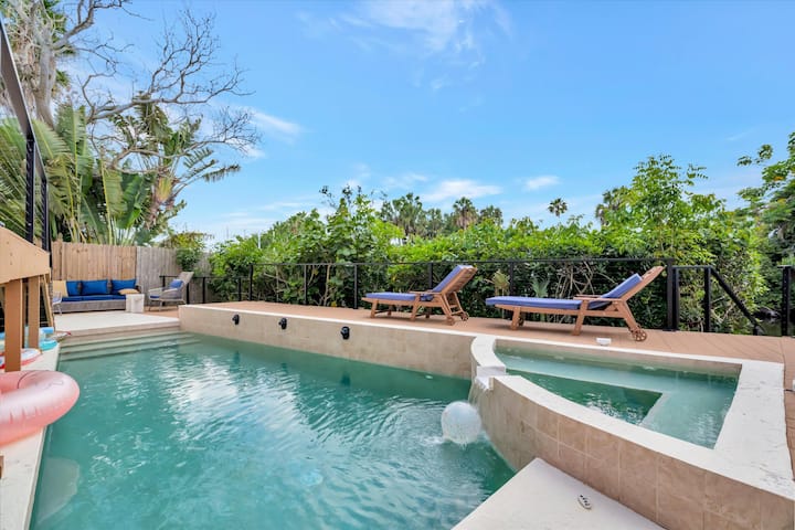 Private Pool & Dock Siesta Key | Walk To The Beach - Siesta Key, FL