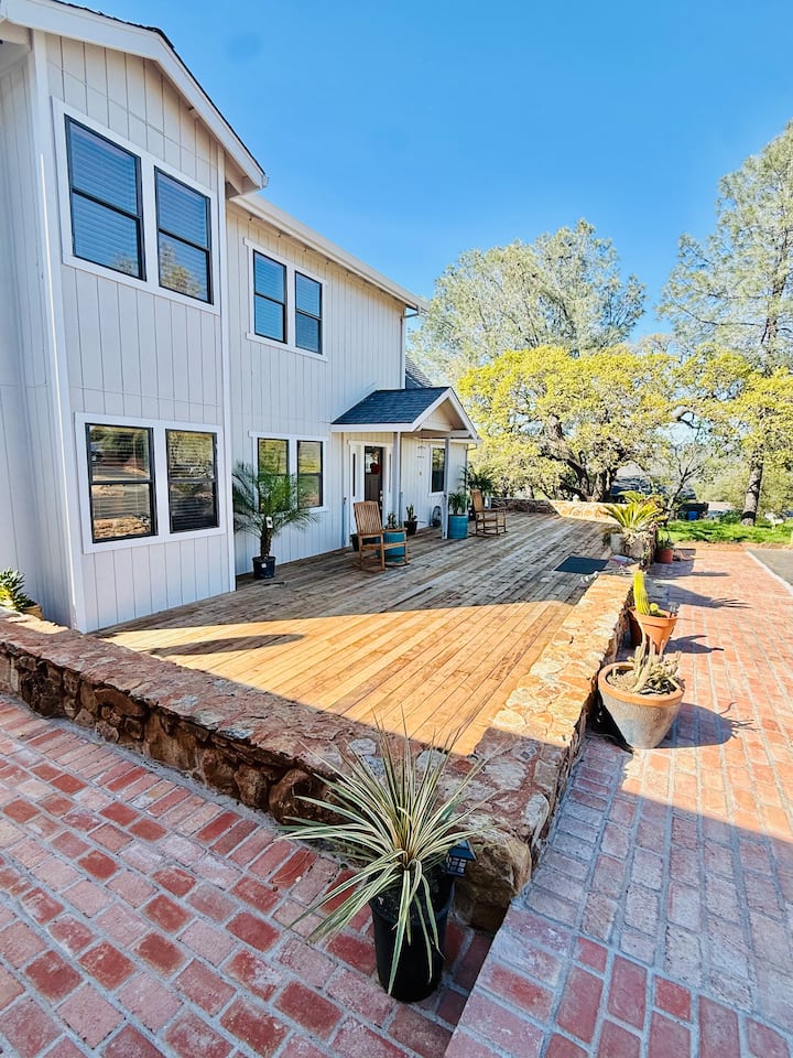 Hillside Oasis With A Birds Eye View - Pope Valley, CA