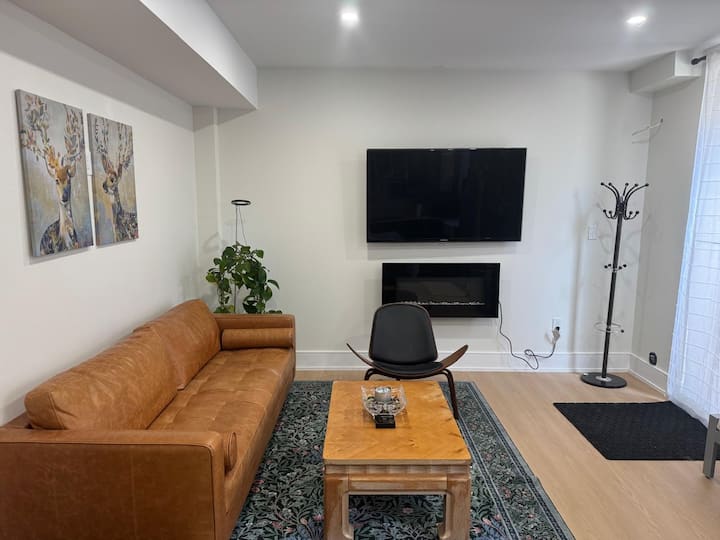 Very Bright Basement Unit, Sep Entrance +Parking - Oakville