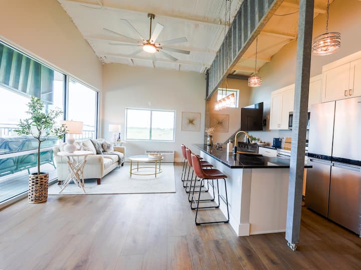 #2 Airplane/hanger Apartment 2 Bedroom 2 Bathrooms - Salado, TX