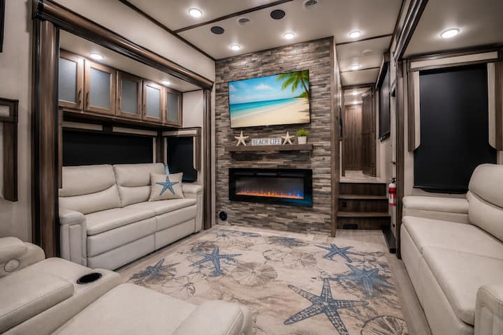 Gulf Coast Rv Retreat | King Bed | Pet Friendly - Gulf Shores, AL