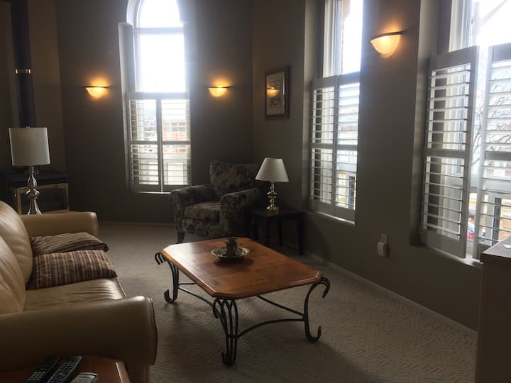 Stylish One-bedroom Retreat In Downtown Sarnia - Sarnia