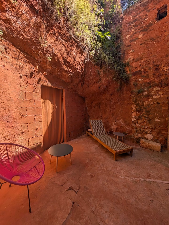 Artist Retreat Home In Roussillon - Roussillon