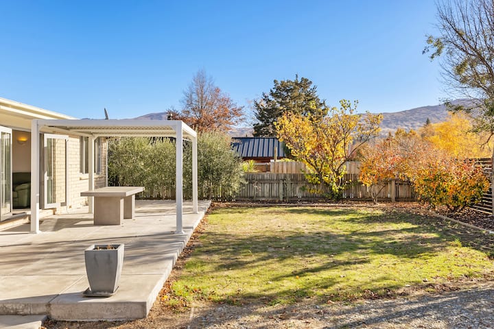 Get Away By The Green - Cromwell Holiday Home - Cromwell