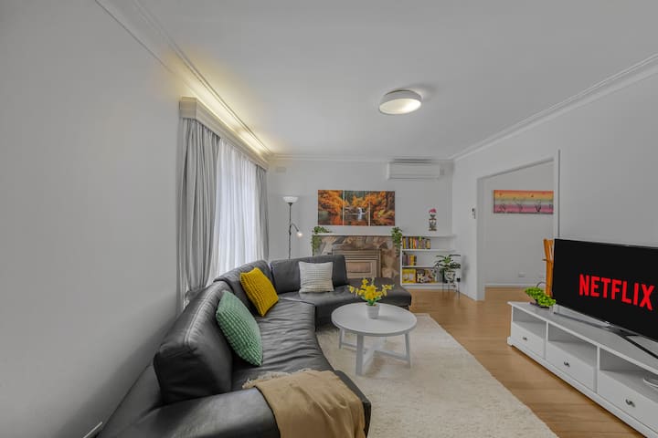 Premium, The Brick House- Bright, Sweet Home - Croydon