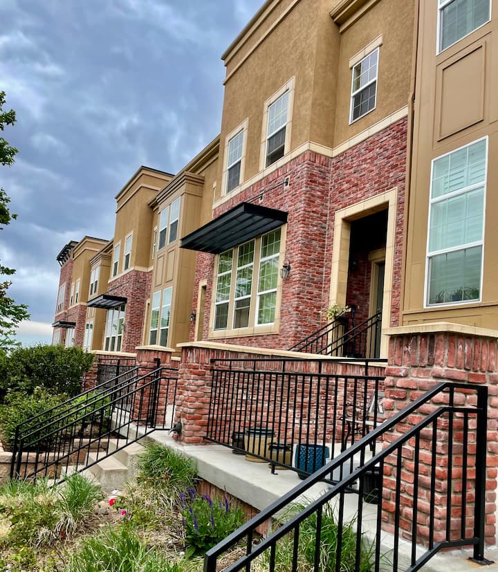 Guestroom In Highlands Ranch Town Center. - Highlands Ranch, CO