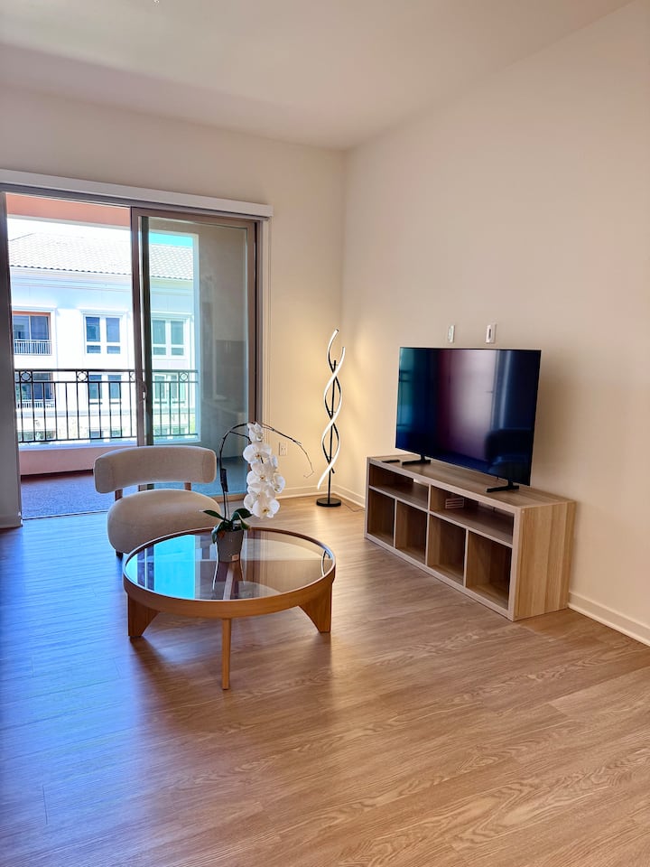 Peaceful 1br Retreat W/ Courtyard View In Irvine - Laguna Woods, CA