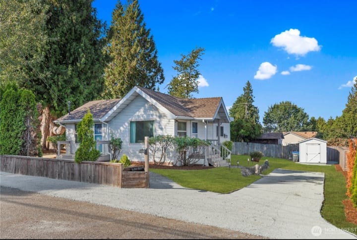 Cozy Apple Farm Cottage! - Burien, WA