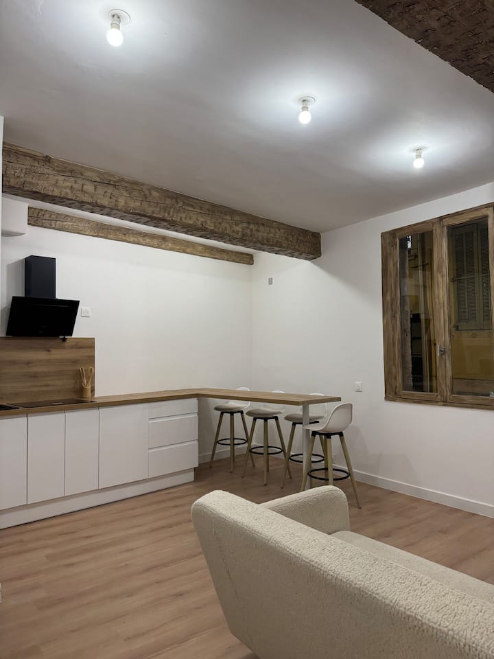 Arènes à 2 Min | T3 Premium |6 Pers |Clim & Cachet - Nîmes