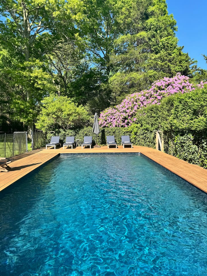 East Hampton Home: Heated Pool, Gym, Fully Fenced - The Hamptons, NY
